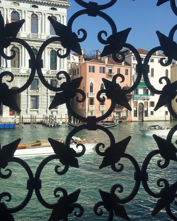 At The Hungarian Pavilion – Popula