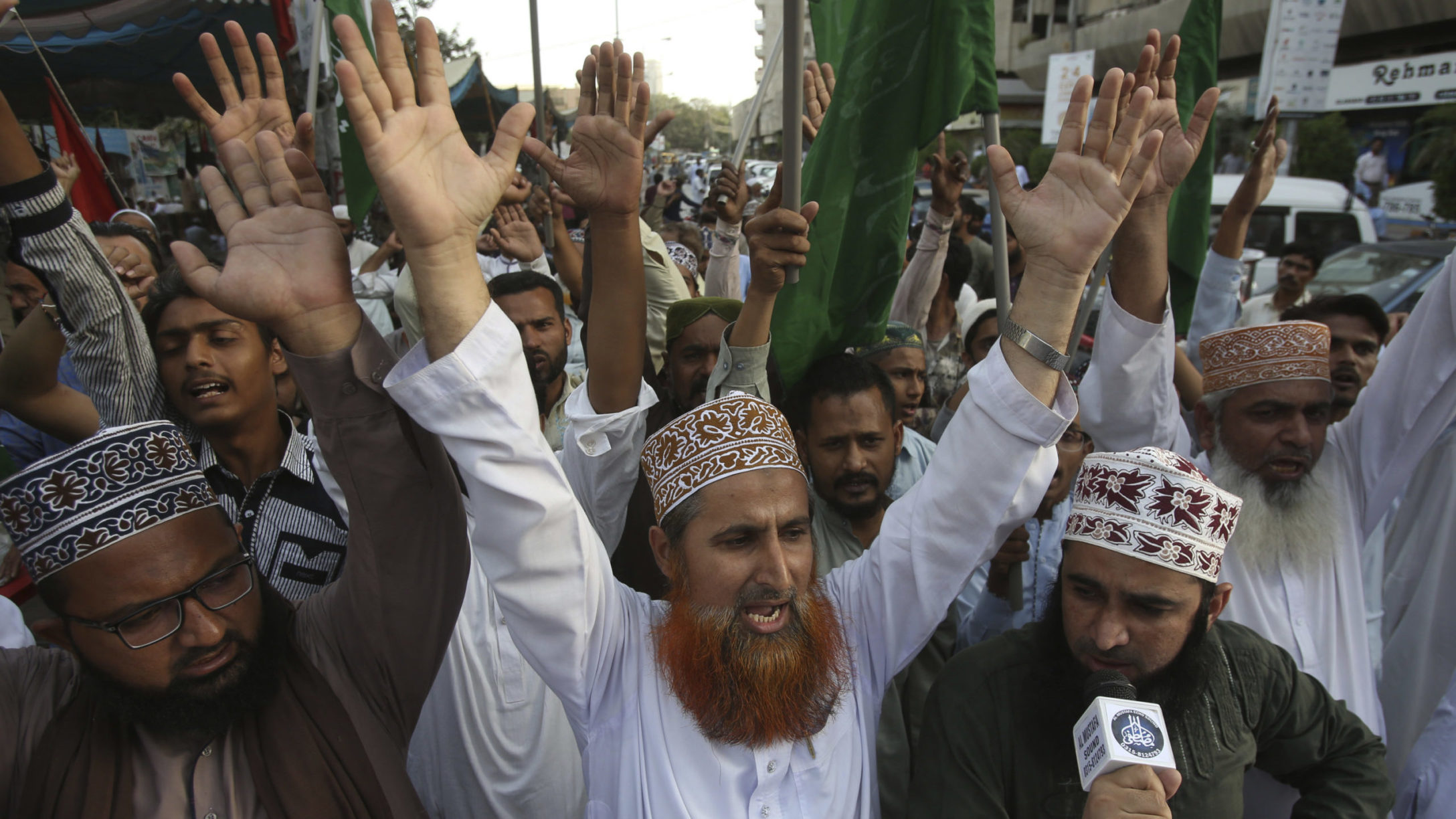 ‘The Circus of Life’ in Pakistan – Popula